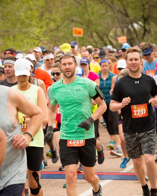 8 Best Phone Holders for Running (6 Different Styles)