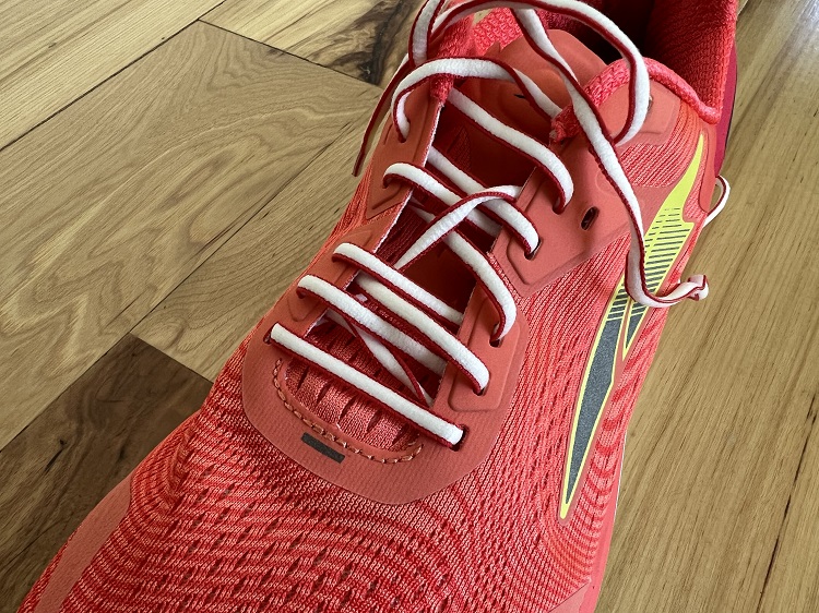 How to Lace Running Shoes (8 Variations for Common Problems)