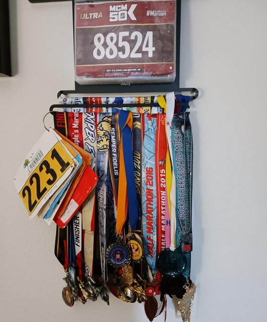 15 Race Medal Displays Ideas (From Hangers to Bibs to DIY)