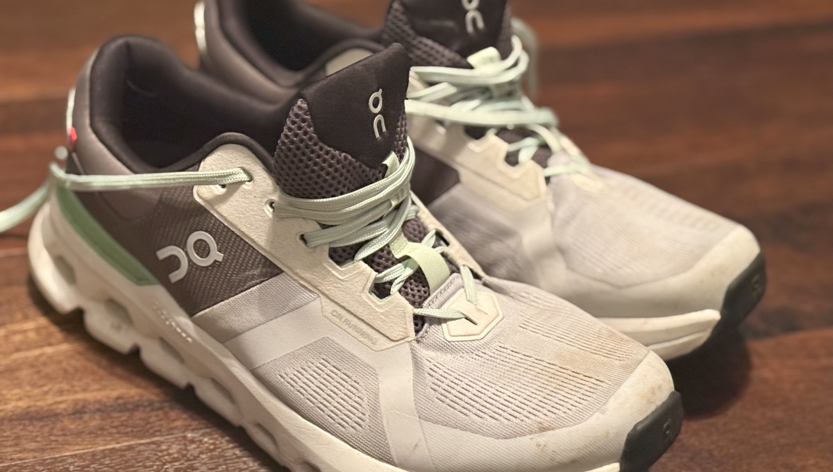 On Cloudrunner 2 Review | Classy Light Stability - RunToTheFinish