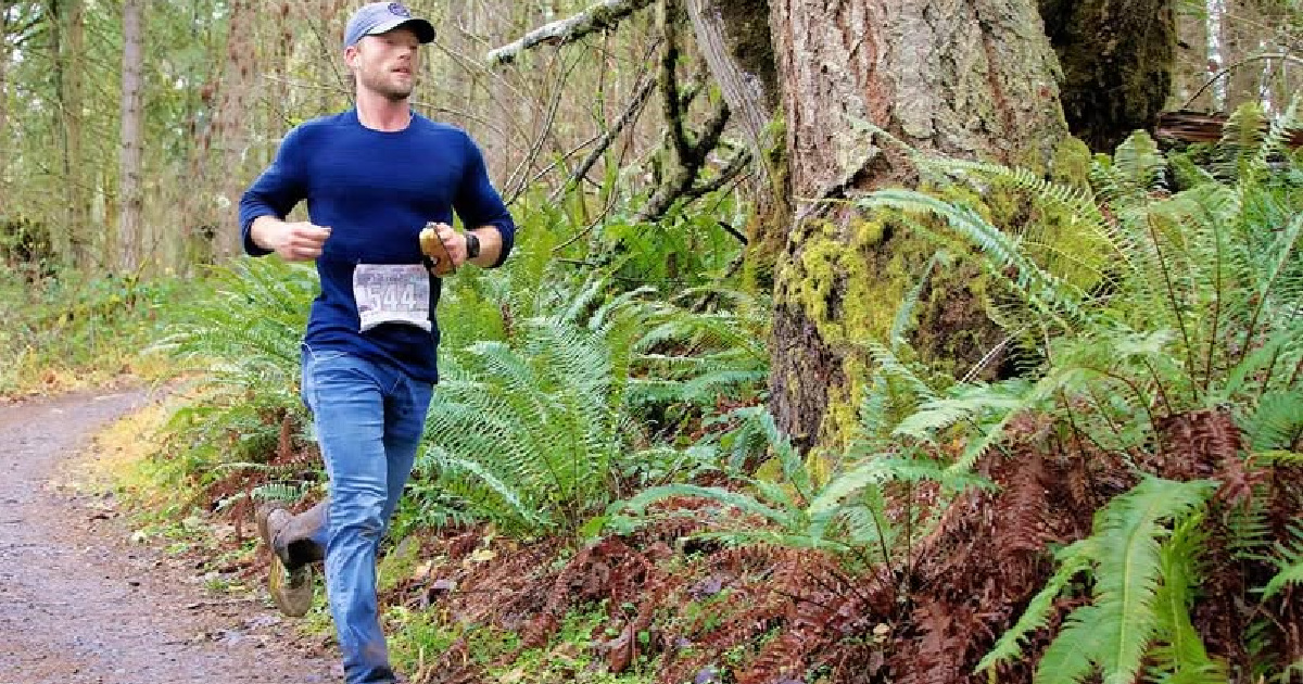 A Guy Just Clocked A Pretty Solid Marathon Time Racing In Jeans ...